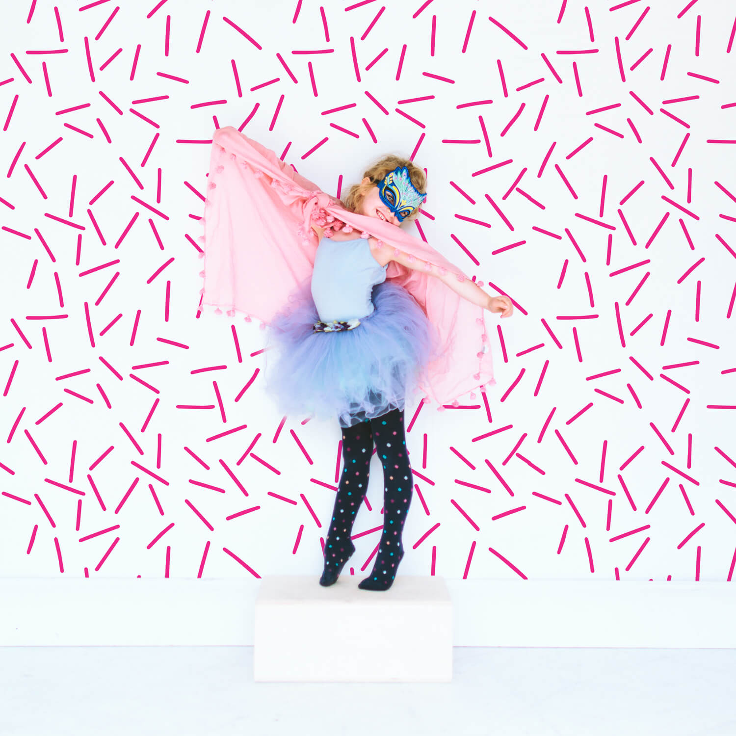 Pop art inspired pink lines wallpaper by Livettes | Livettes Wallpaper